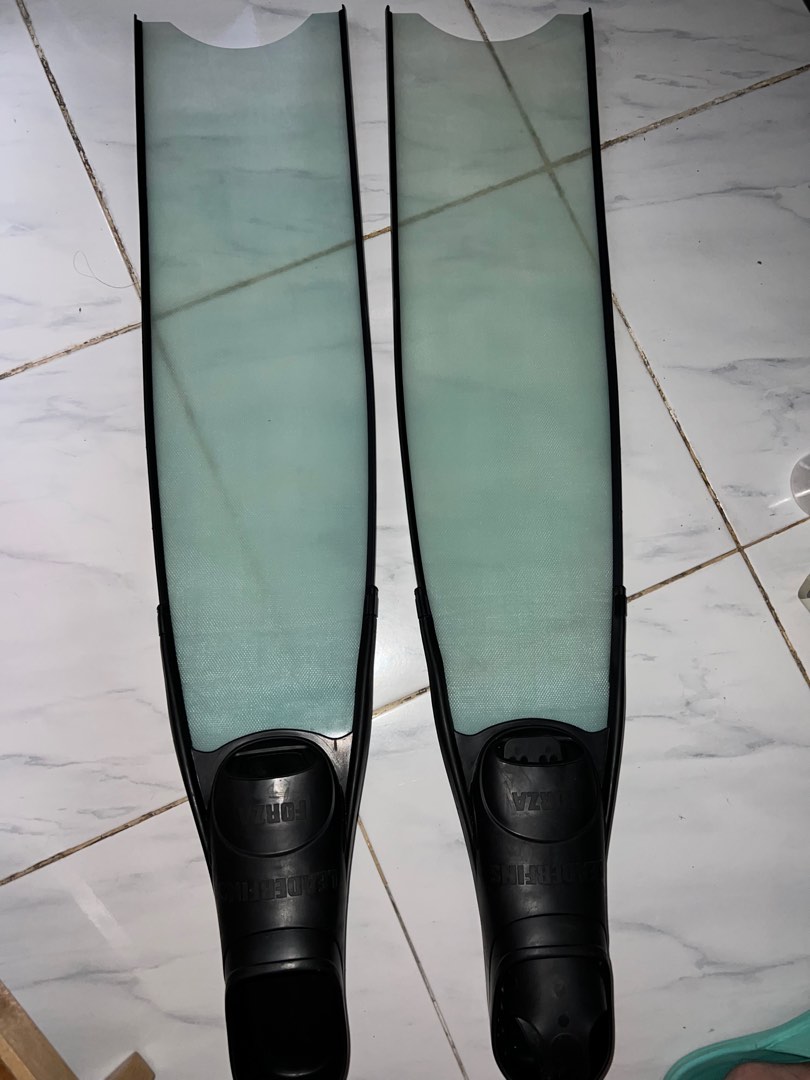 Leaderfins Ice fins on Carousell