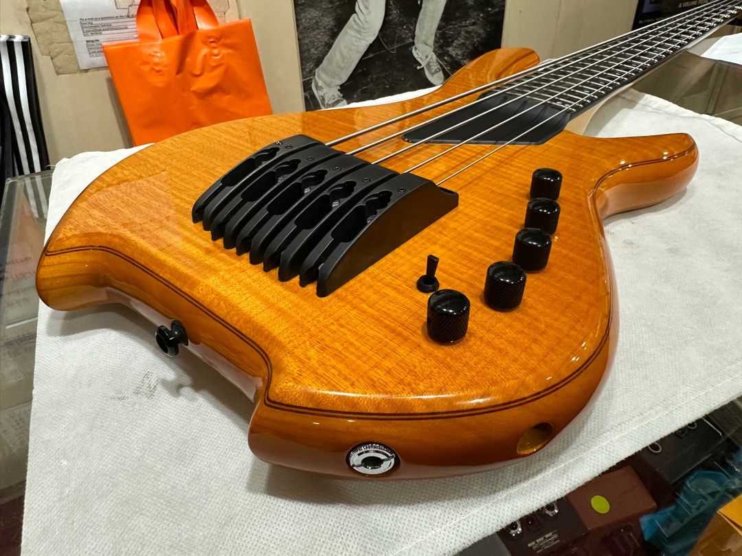 LIGHTWAVE SABER 5 STRING BASS,TRANS Amber FLAME TOP, Hobbies & Toys ...