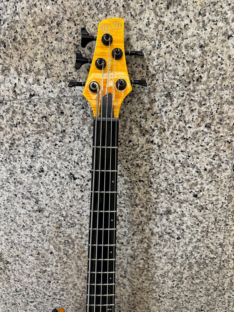 LIGHTWAVE SABER 5 STRING BASS,TRANS Amber FLAME TOP, Hobbies & Toys ...