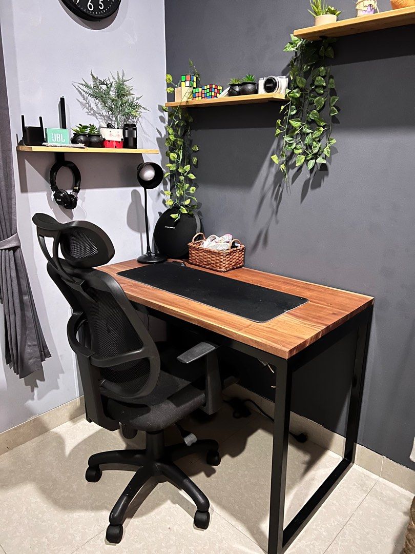 meja kerja minimalis dan kursi kerja, Perabotan Rumah di Carousell