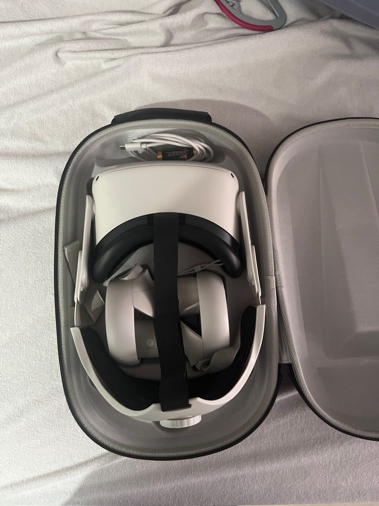 Oculus Quest 2, Video Gaming, Video Game Consoles, Others on Carousell