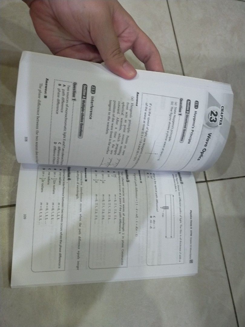 Q AND A STPM PHYSICS TERM 3, Hobbies & Toys, Books & Magazines ...