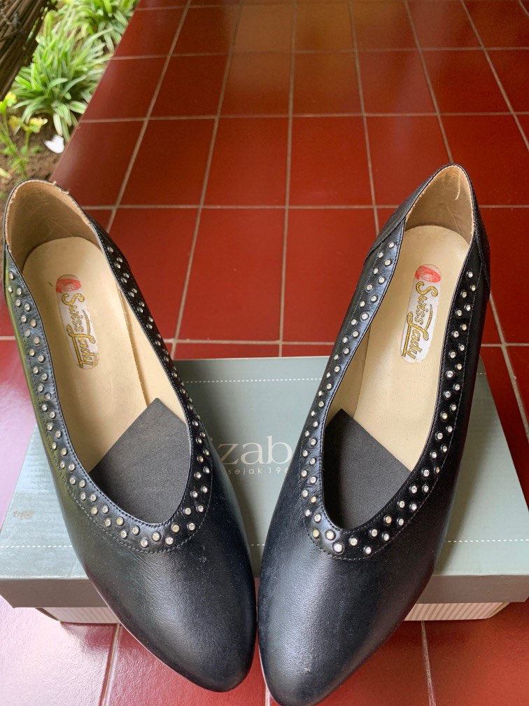 Sepatu hak hitam, Fesyen Wanita, Sepatu di Carousell