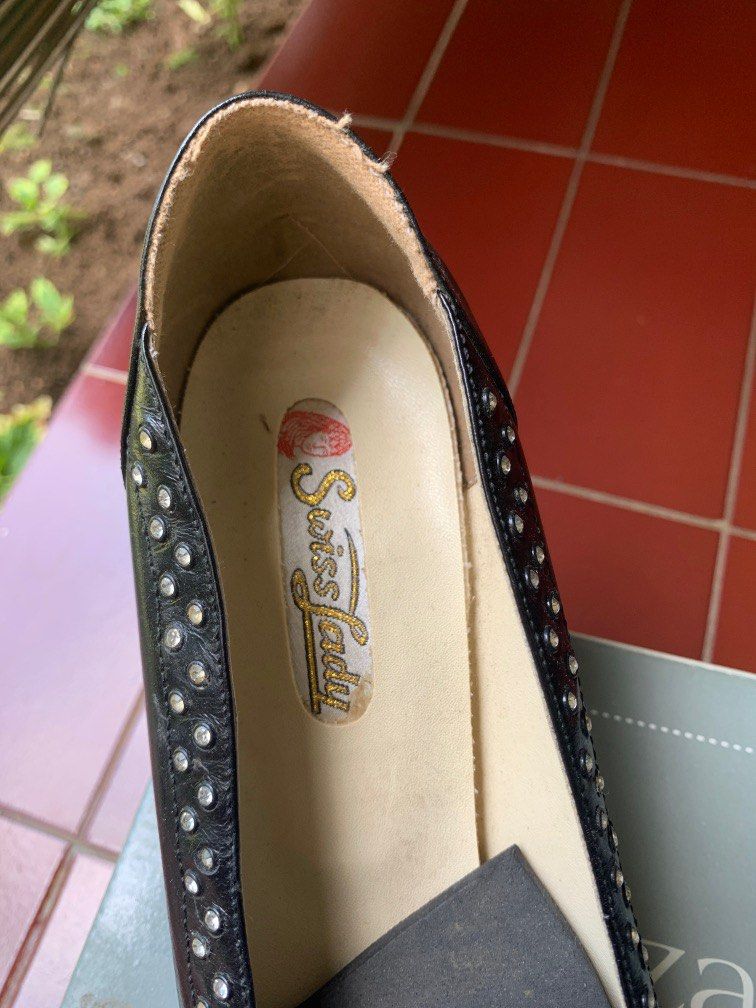 Sepatu hak hitam, Fesyen Wanita, Sepatu di Carousell