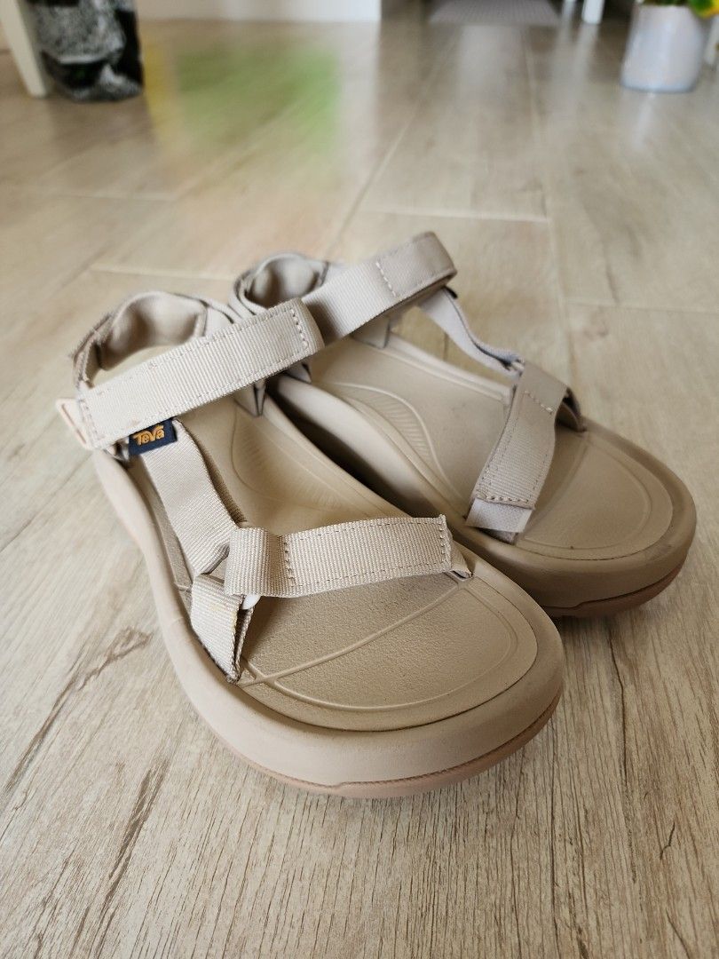 Teva Hurricane, 女裝, 鞋, 涼鞋 - Carousell