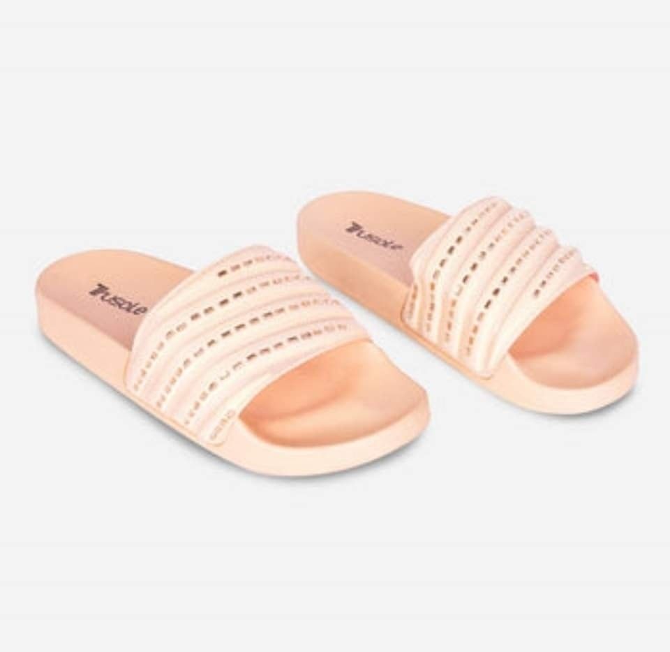 TRUSOLE WOMEN DAHLI SLIDES, Women's Fashion, Footwear, Flats & Sandals ...