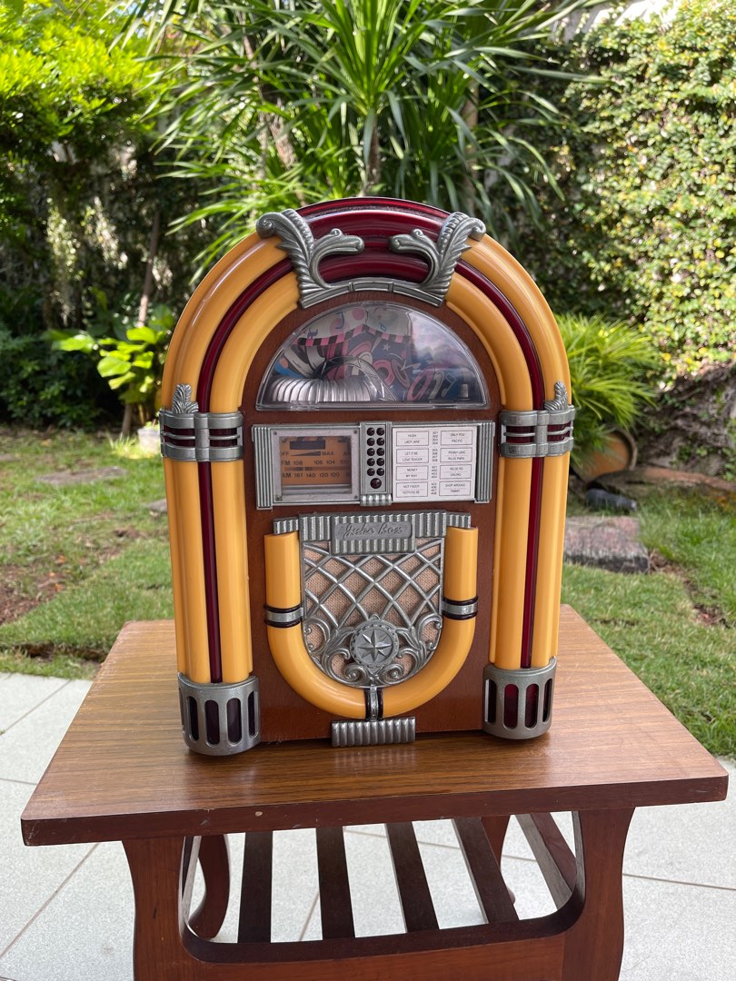 Vintage radio jukebox, Hobbies & Toys, Collectibles & Memorabilia ...