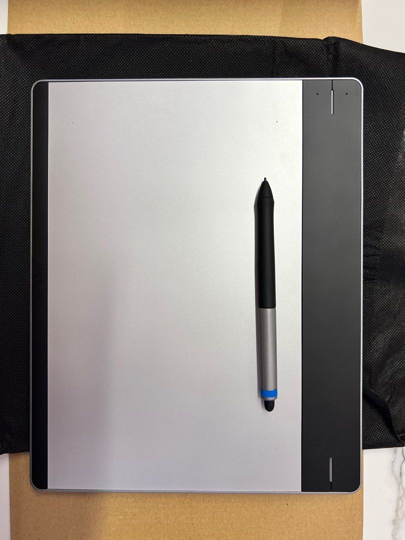 Wacom Intuos Pen And Touch Medium Tablet CTH 680 Drawing Tablet (WITH ...