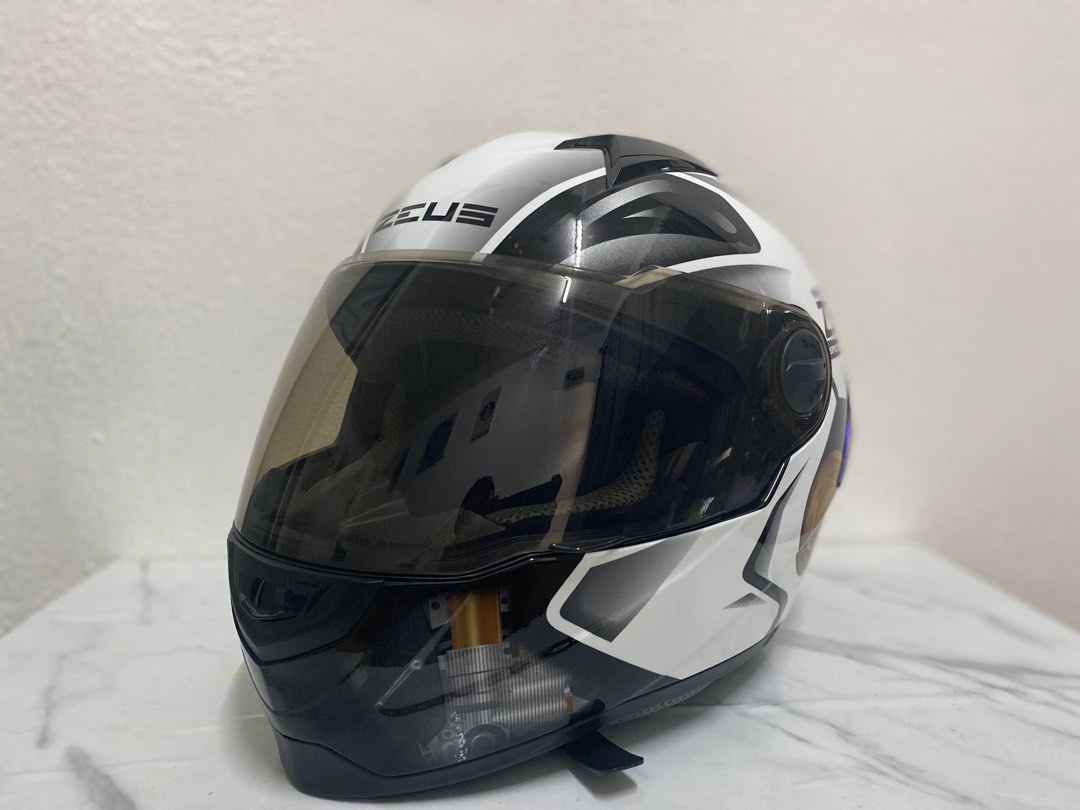Zeus Full Face Helmet, Motorbikes on Carousell