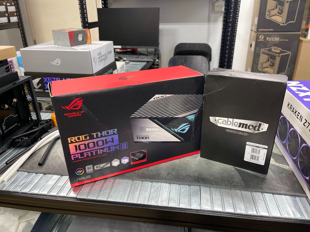 ASUS ROG THOR 1000 80+ PLATINUM II OLED ROG-THOR-1000P2-GAMING ...