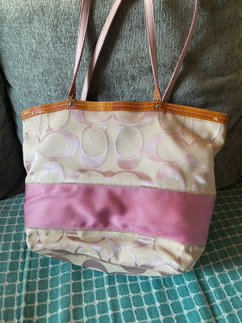 Coach pink tote, Barang Mewah, Tas & Dompet di Carousell