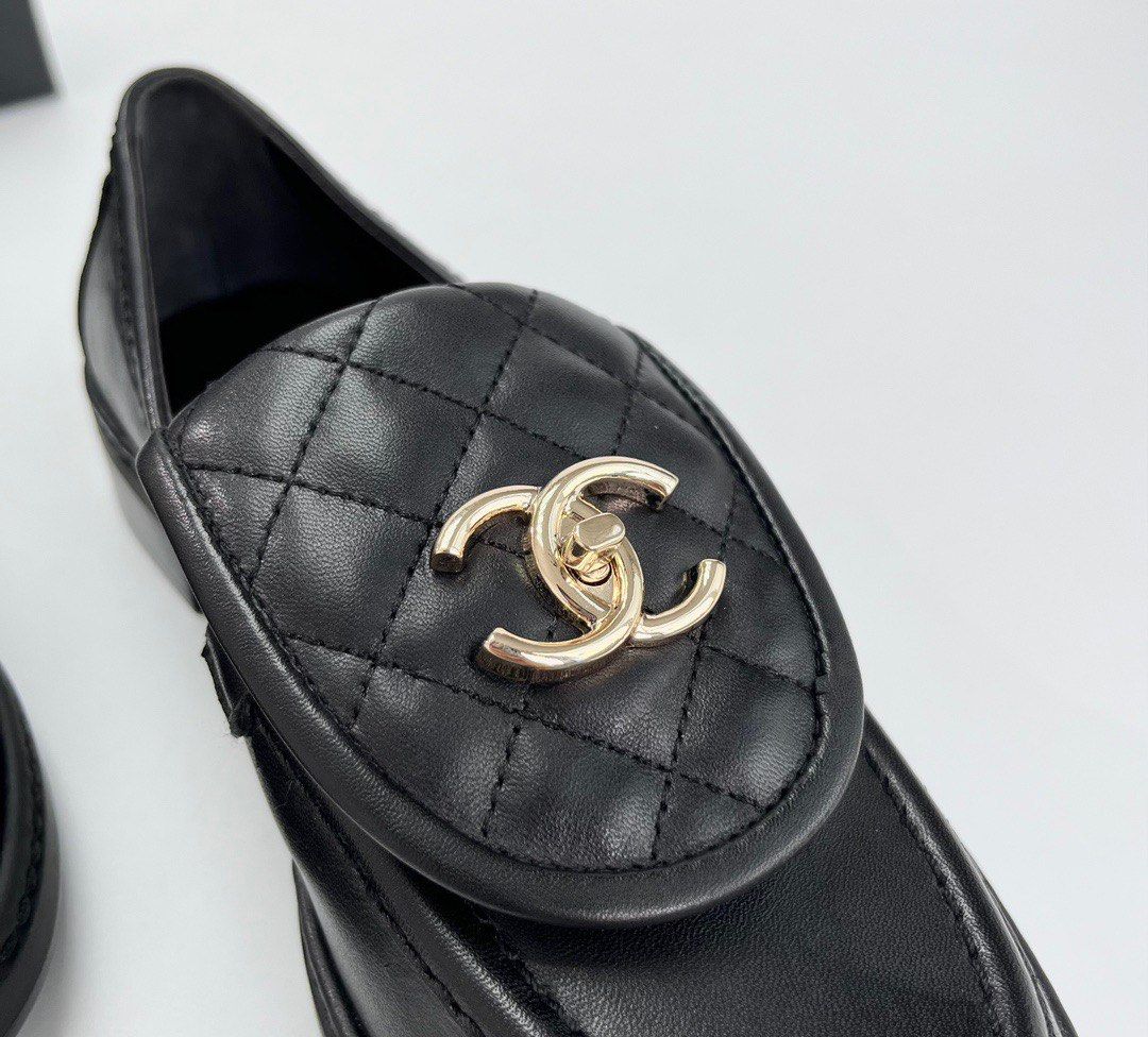 Coco Chanel Loafer, 女裝, 鞋, Loafers - Carousell