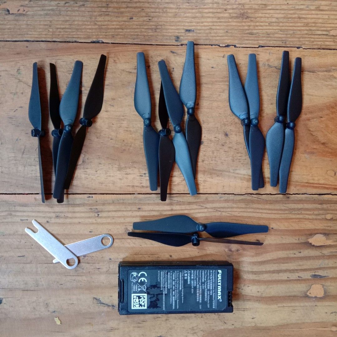 dji tello wifi repeater gamesir all 4.5k, Photography, Drones on Carousell