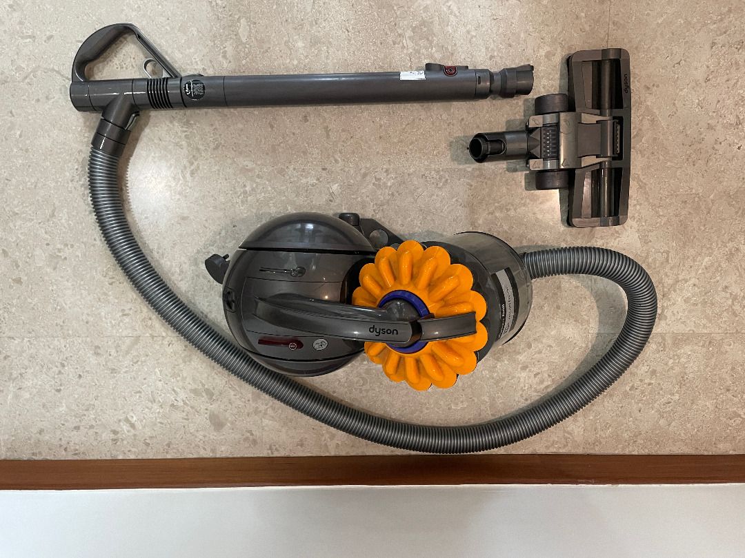 Dyson DC28C Multifloor cylinder vacuum, TV & Home Appliances, Vacuum ...