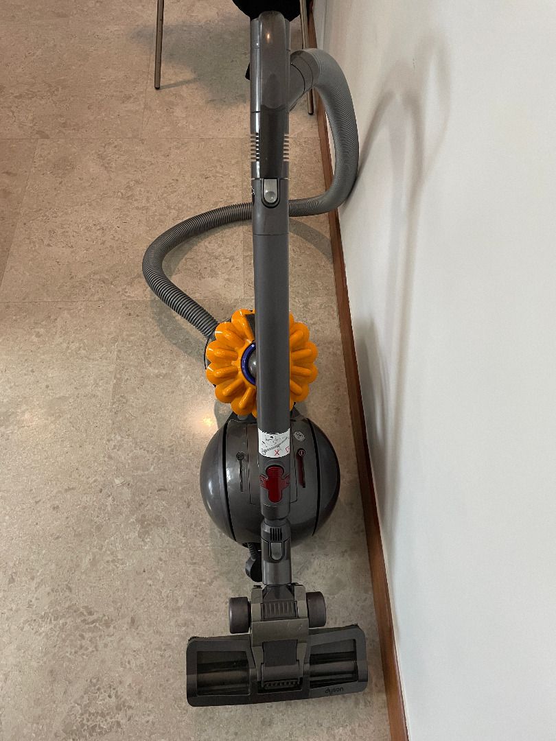 Dyson DC28C Multifloor cylinder vacuum, TV & Home Appliances, Vacuum ...