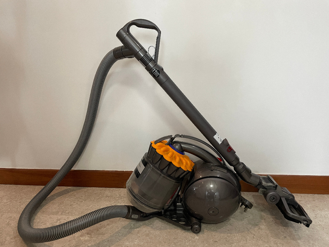 Dyson DC28C Multifloor cylinder vacuum, TV & Home Appliances, Vacuum ...