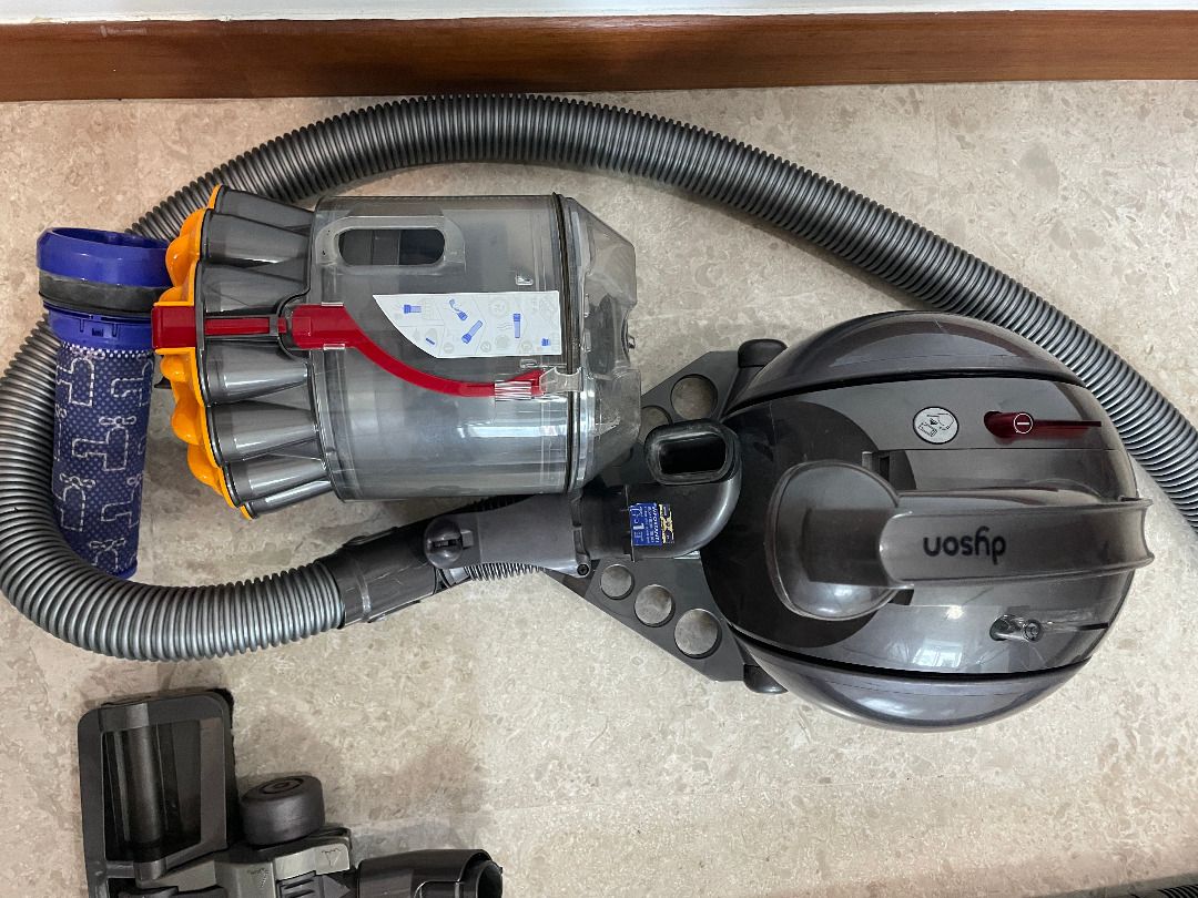 Dyson DC28C Multifloor cylinder vacuum, TV & Home Appliances, Vacuum ...