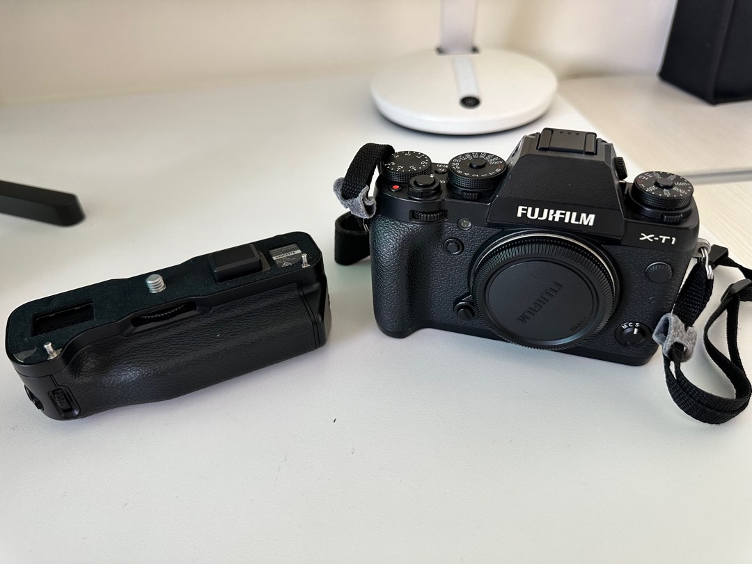 Fujifilm XT-1 with 18-55mm lens and battery grip, Photography, Cameras ...