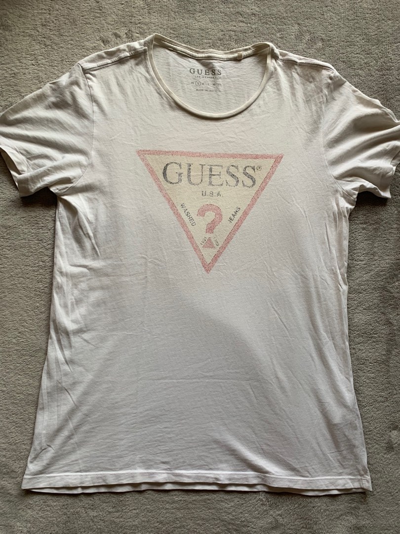 Guess logo t-shirt on Carousell