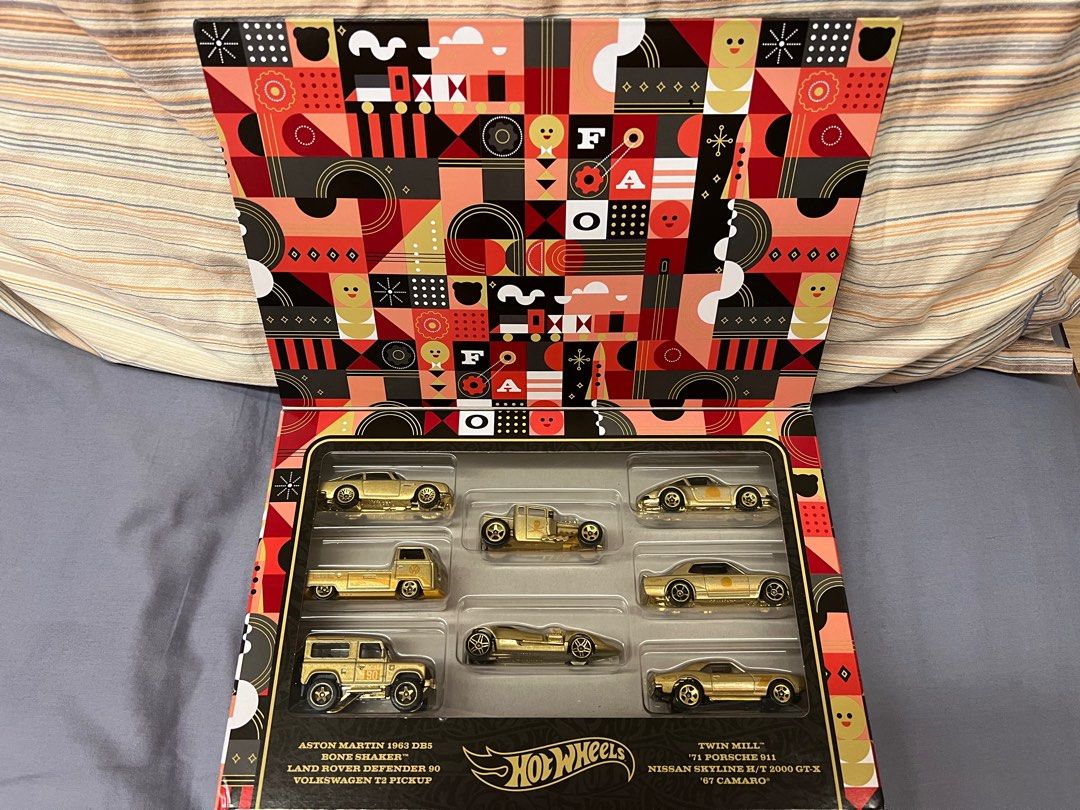 Hotwheels FAO Schwarz box set of 8 cars, Hobbies & Toys, Toys & Games ...