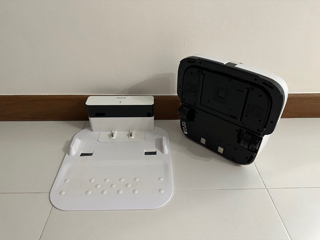 JUNK : iRobot Braava Jet M6 - malfunction unit, TV & Home Appliances ...