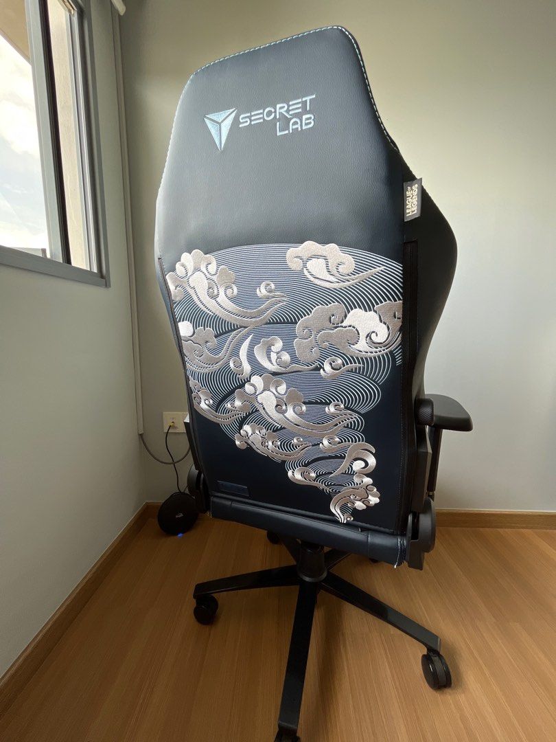 LIKE NEW Secret lab TITAN 2020, Furniture & Home Living, Furniture ...