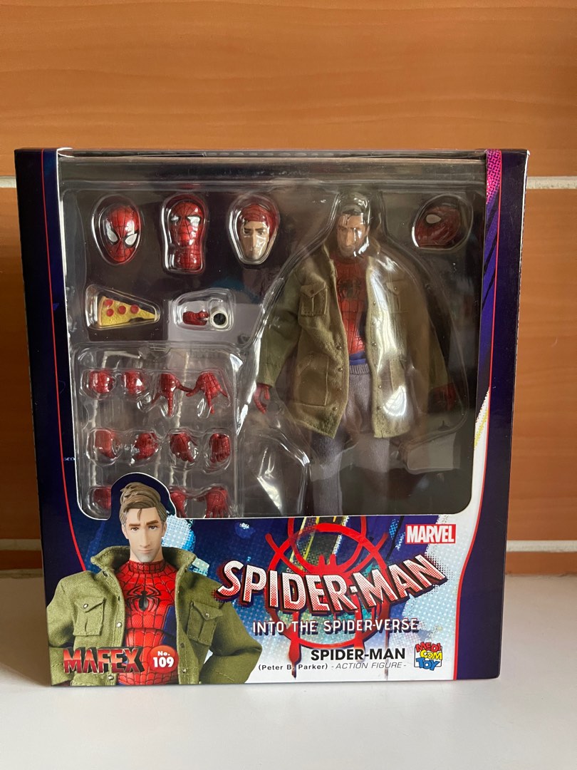 Mafex Spiderman Into The Spiderverse Peter Parker, Hobbies & Toys, Toys 