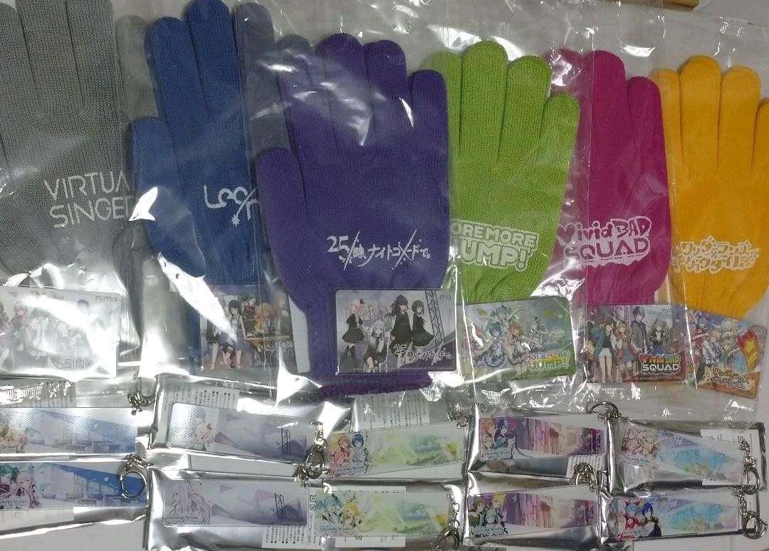 Maimai Chunithm aime card and gloves project sekai, Hobbies & Toys, Memorabilia & Collectibles ...