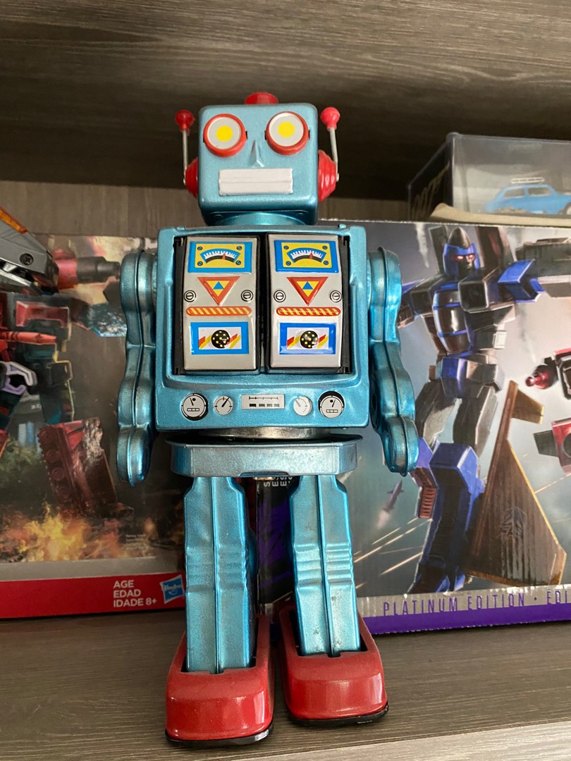 Metal battery powered robot, Hobbies & Toys, Toys & Games on Carousell