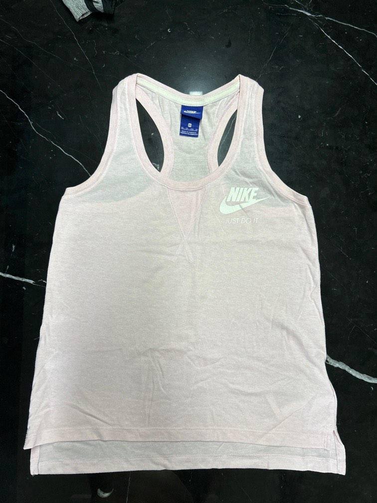 Nike top, Women's Fashion, Activewear on Carousell
