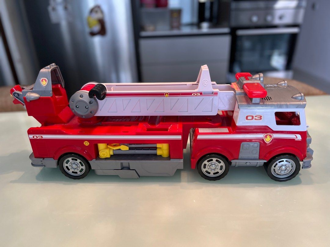 Paw Patrol 6045904 - Ultimate Rescue Fire Truck with Extendable 2 ft ...