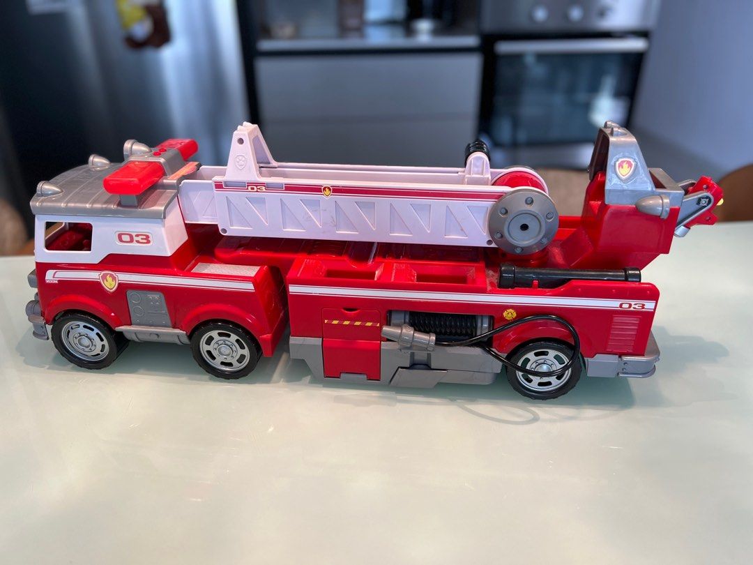 Paw Patrol 6045904 - Ultimate Rescue Fire Truck with Extendable 2 ft ...