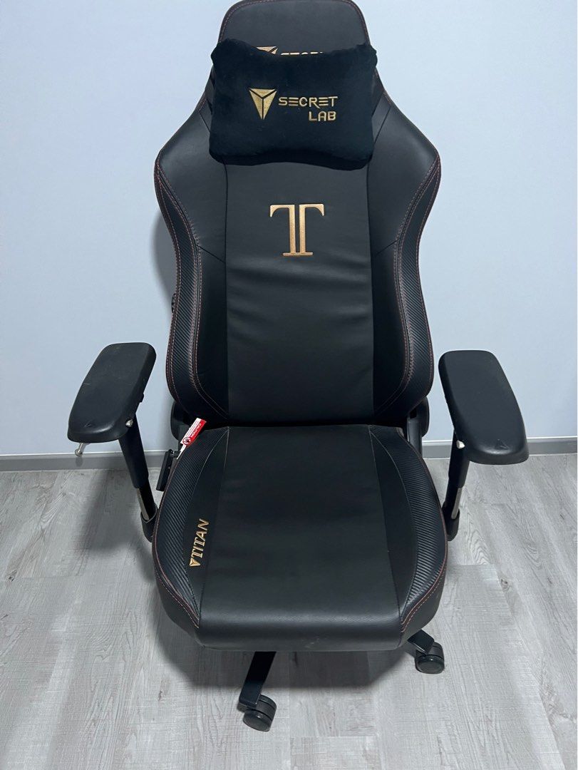 Secret Lab Titan Gaming Chair, Furniture & Home Living, Furniture ...