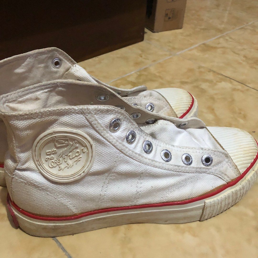 Sepatu Warrior putih, Fesyen Pria, Sepatu , Lainnya di Carousell