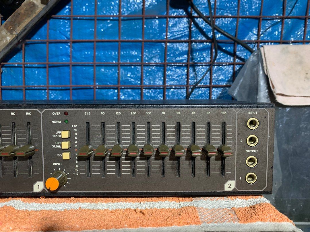 TASCAM GRAPHIC EQUALIZER EQ-20B AC 220 VOLTS 50 HZ 6 WATTS MADE IN ...