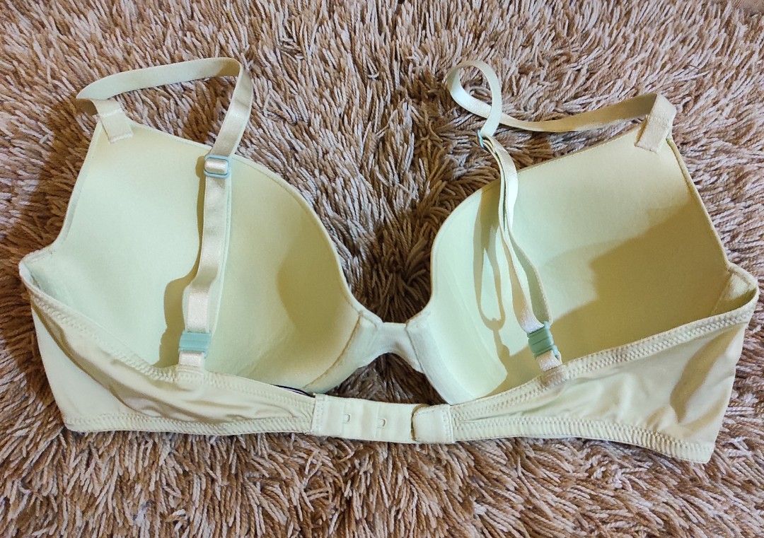 Victorias Secret Bra 32D/34C, Women's Fashion, Undergarments ...