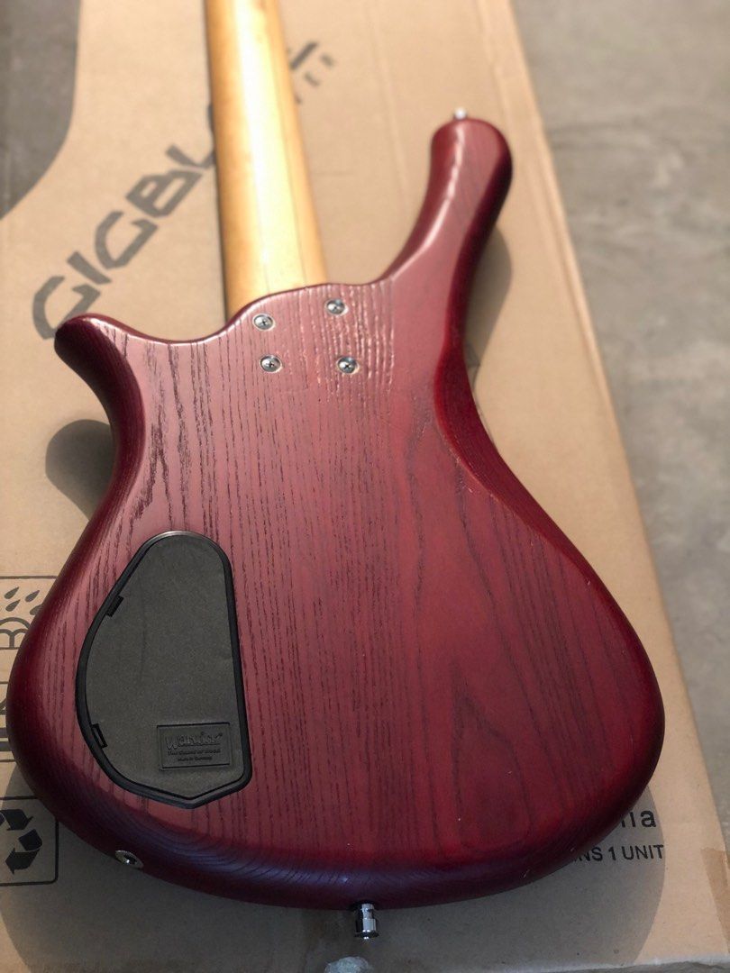 Warwick Rockbass Fortress 5 strings bass, 興趣及遊戲, 音樂、樂器 & 配件, 樂器 - Carousell