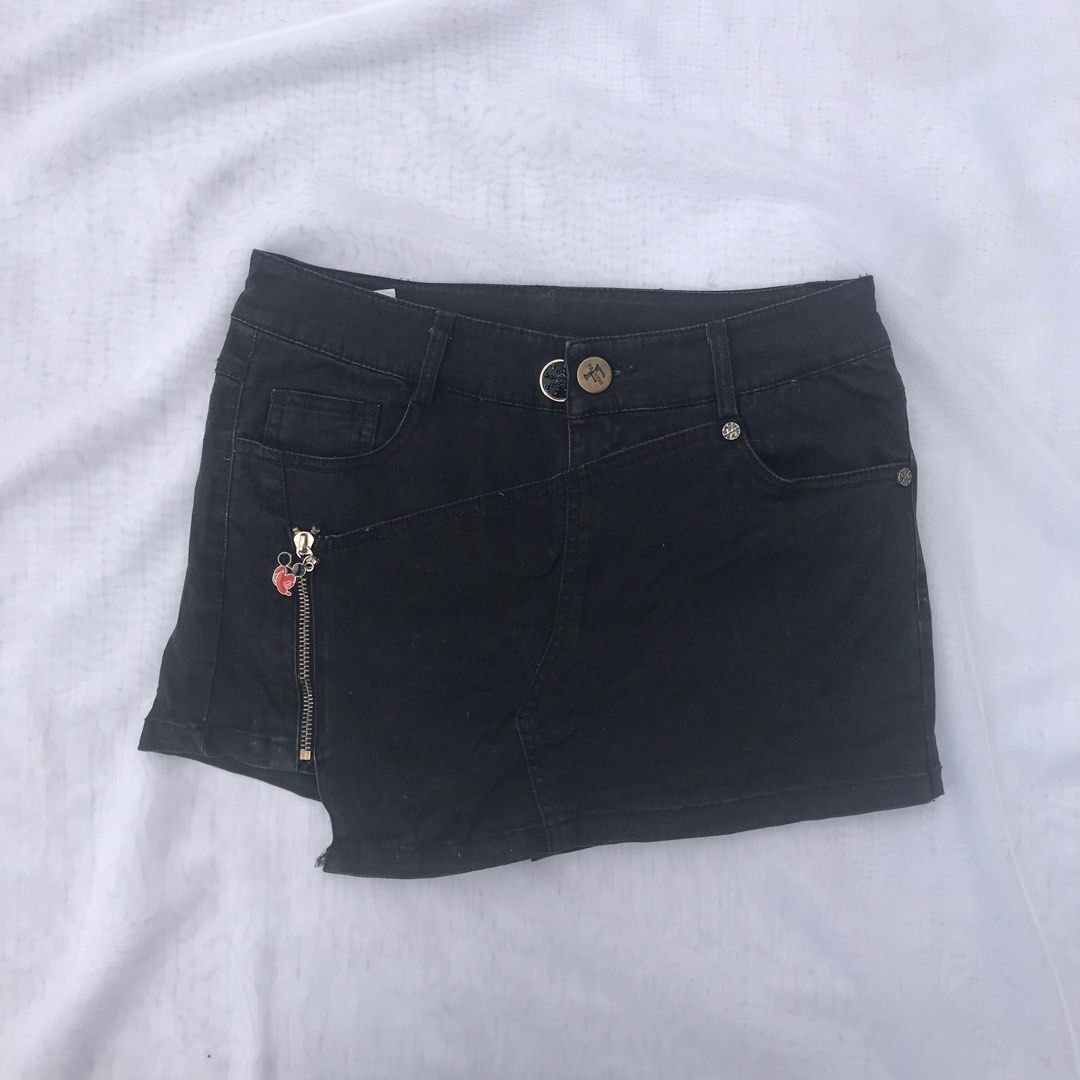 Y2K BLACK SKORT, Women's Fashion, Bottoms, Shorts on Carousell
