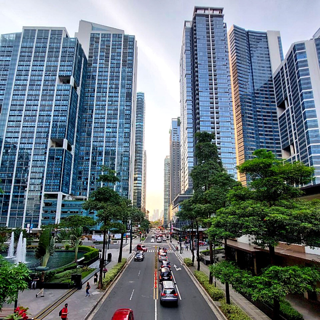 Ready For Occupancy 2 bedroom Condo For Sale in Uptown Ritz Residence ...