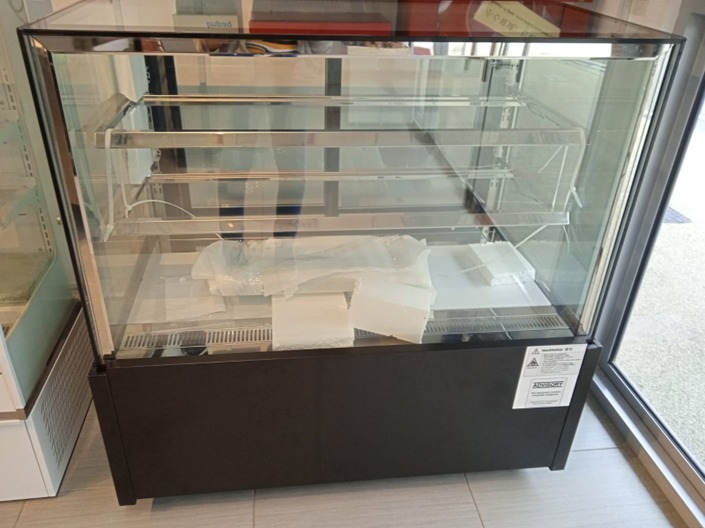 NEW UNIT OF 4FT CAKE DISPLAY CHILLER- PROMO PROMO, TV & Home Appliances ...
