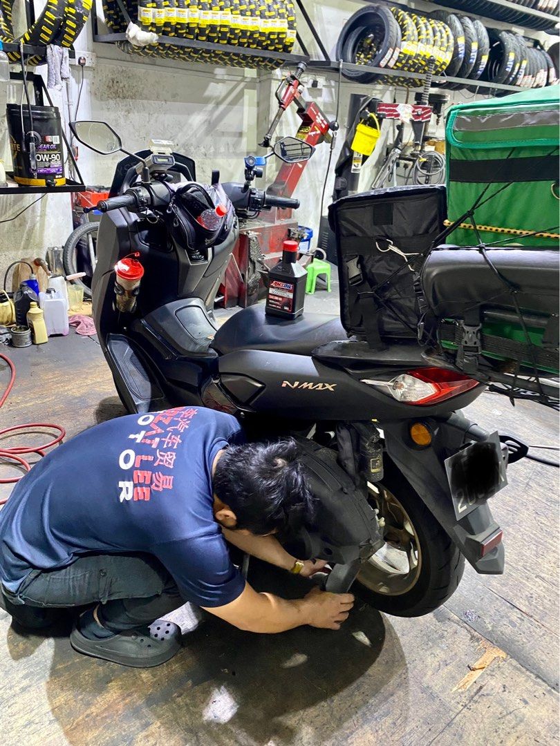 Amsoil Premium scooter oil, Motorcycles, Motorcycle Accessories on ...