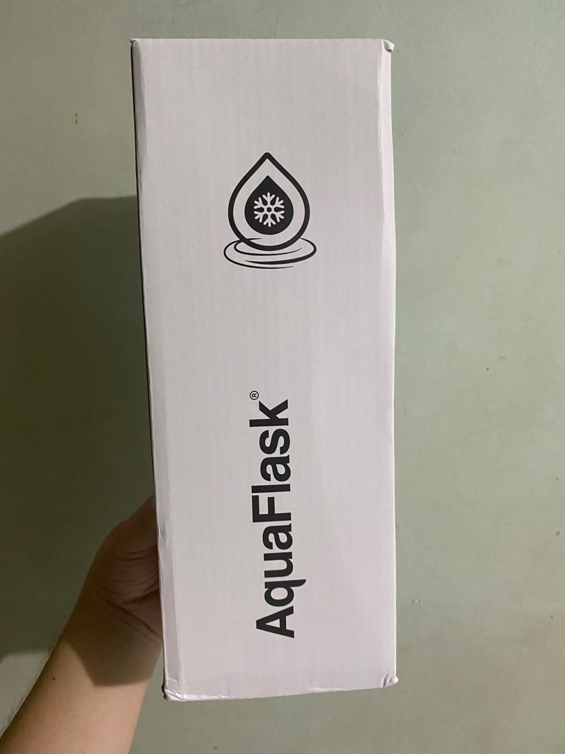 Aquaflask 32oz white, Food & Drinks, Beverages on Carousell