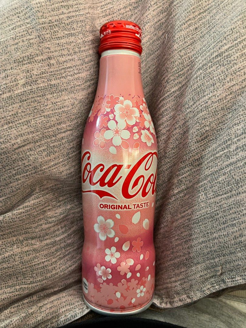 Coca Cola Sakura, 嘢食 & 嘢飲, 其他食物及飲料 - Carousell