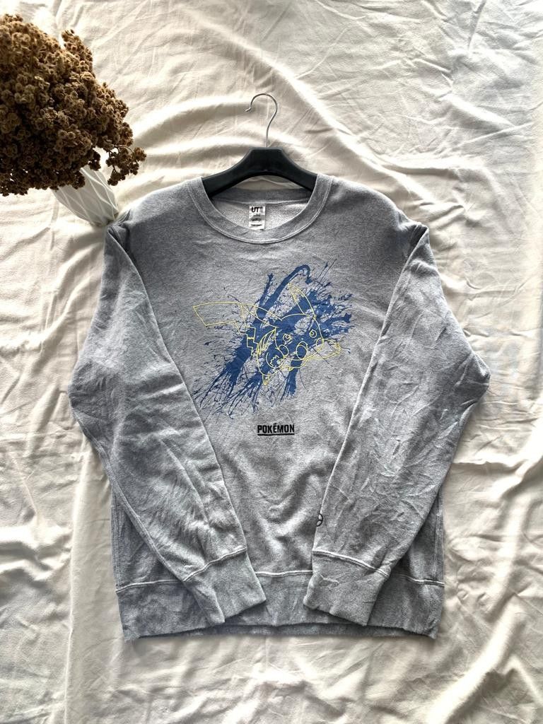Crewneck uniqlo colab pokemon | limited edition | preloved | second | thrift, Fesyen Pria ...