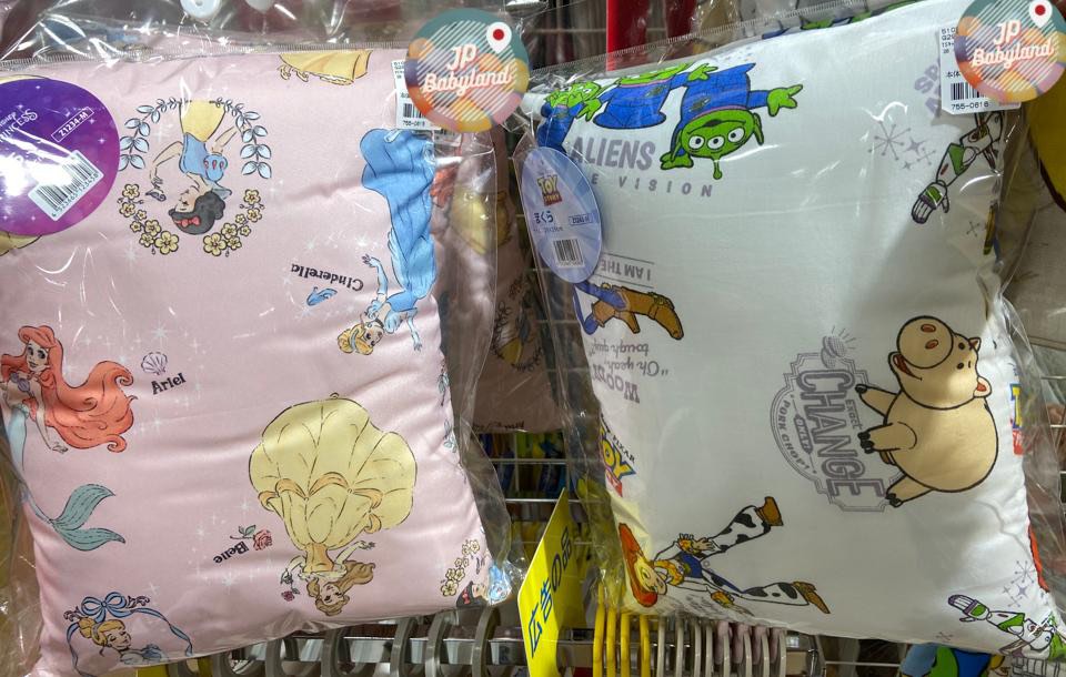 Disney Princess 公主系列/Toy story枕頭 28x39cm, 兒童＆孕婦用品, 兒童傢具, 兒童傢具 - 小童床 ...