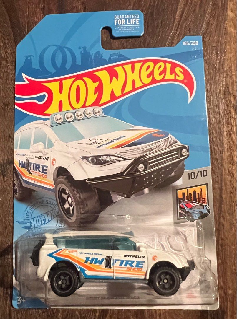 Hot Wheels Chrysler Pacifica Treasure Hunt, 興趣及遊戲, 收藏品及紀念品, 明星周邊 ...