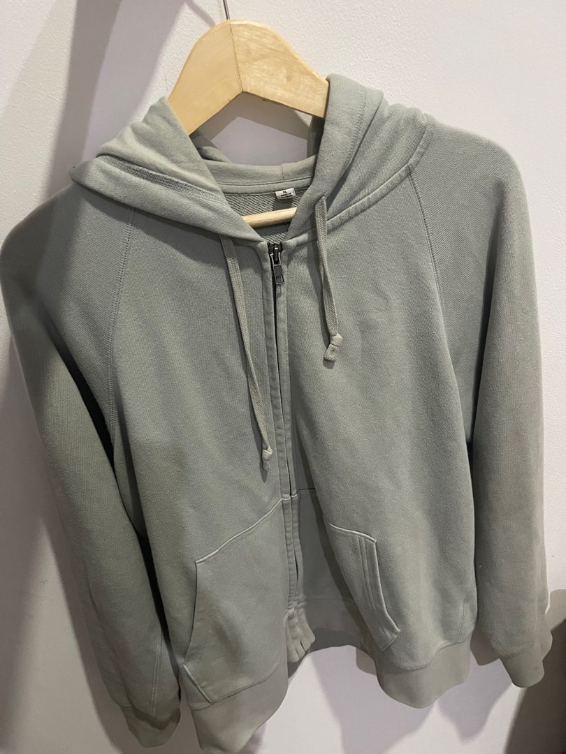 Jaket Uniqlo, Fesyen Wanita, Pakaian Wanita, Baju Luaran di Carousell