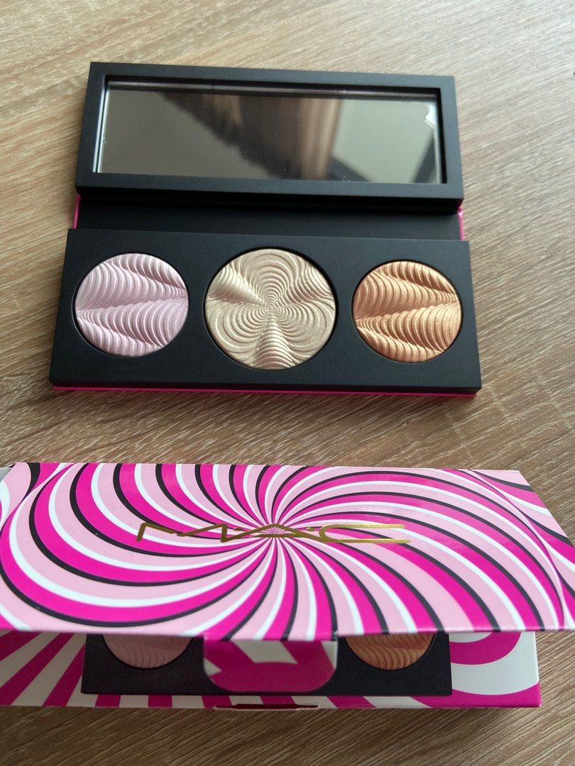 MAC highlighter palette, Beauty & Personal Care, Face, Makeup on Carousell