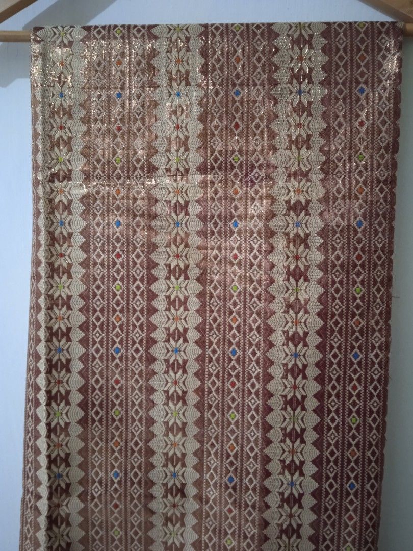 Paket kain ulos bawahan dan selendang, Fesyen Wanita, Pakaian Wanita, Lainnya di Carousell