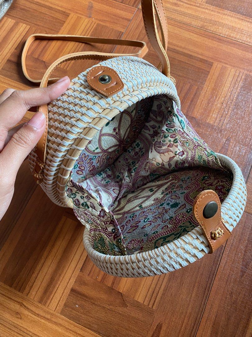 Rattan bag tas rotan bali round bag tas bulat rotan thrift preloved on ...
